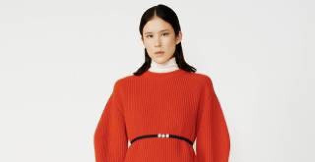 毛衣＋半身裙，秋天最“火”的CP组合，换季也能穿搭这么好看 | Nestia