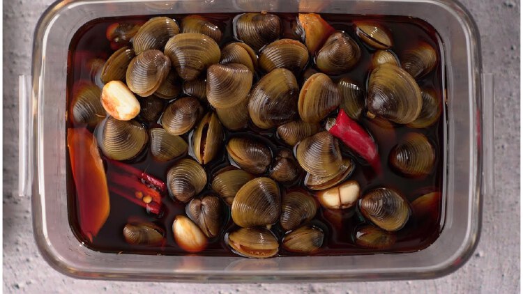 【1mintips】酱蚬仔，冰冰凉凉，天气热最下饭！！用真空机酱蚬仔，又快又入味！！真空机入味威力眼见为凭！ | Nestia