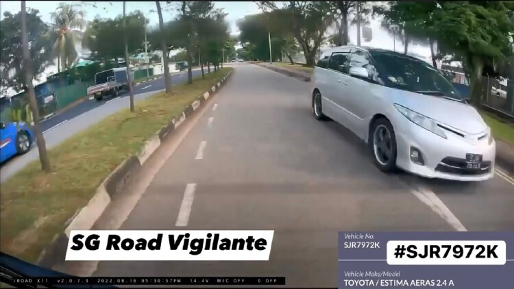 benoi road toyota estima fail to conform to red light signal | Nestia