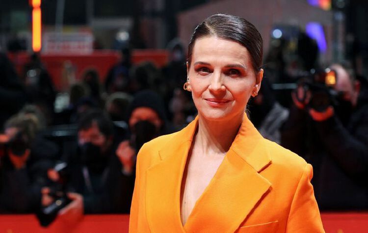 French actresses cut hair in protest over Mahsa Amini's death | Nestia French actresses cut hair in protest over Mahsa Amini's death | Nestia