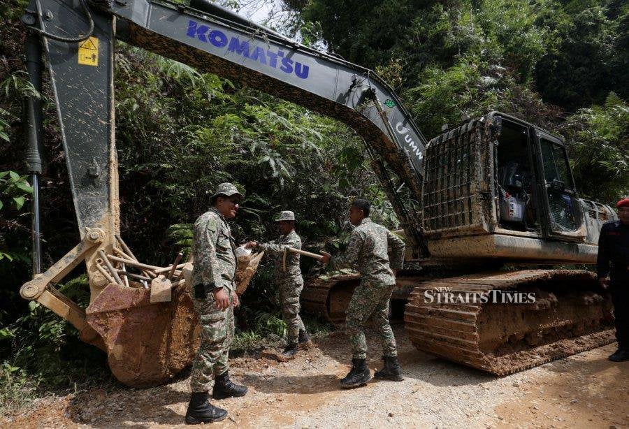 Batang Kali landslide: SAR mission leaves deep impact on rescuers | Nestia Batang Kali landslide: SAR mission leaves deep impact on rescuers | Nestia