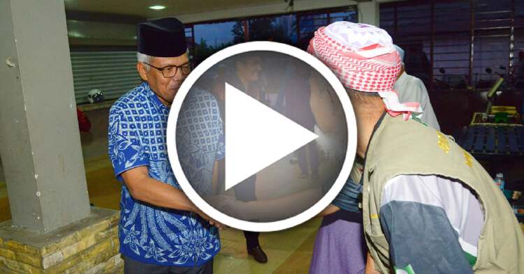 伊党办祈祷大会 百人到来支持慕尤丁 | Nestia