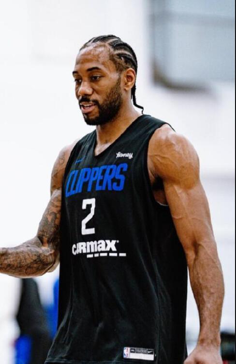 快船晒莱昂纳德训练照，肌肉非常恐怖 | Nestia