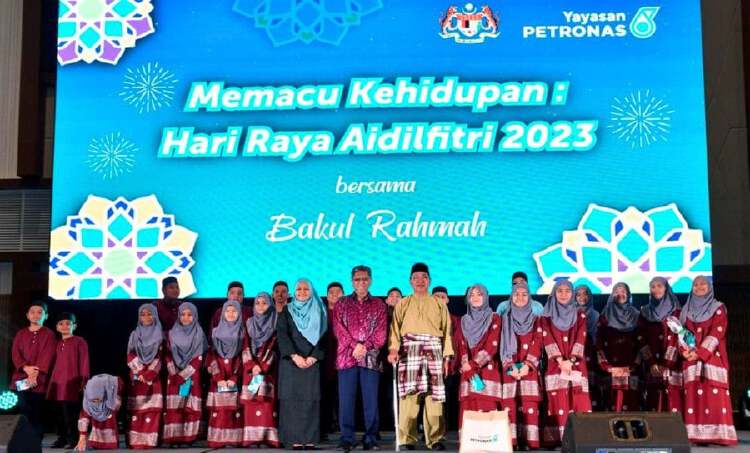 Petronas brings early Hari Raya cheer to 150 families in Labuan | Nestia