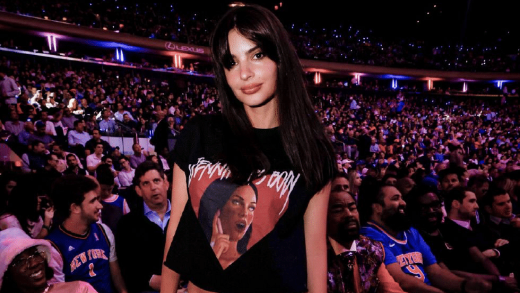 Emily Ratajkowski Steps Out Wearing A T-Shirt With Megan Fox’s Face On It | Nestia