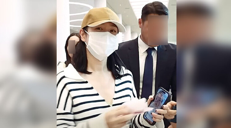 孙艺真意外曝光“儿子正脸” 完美继承神基因 | Nestia