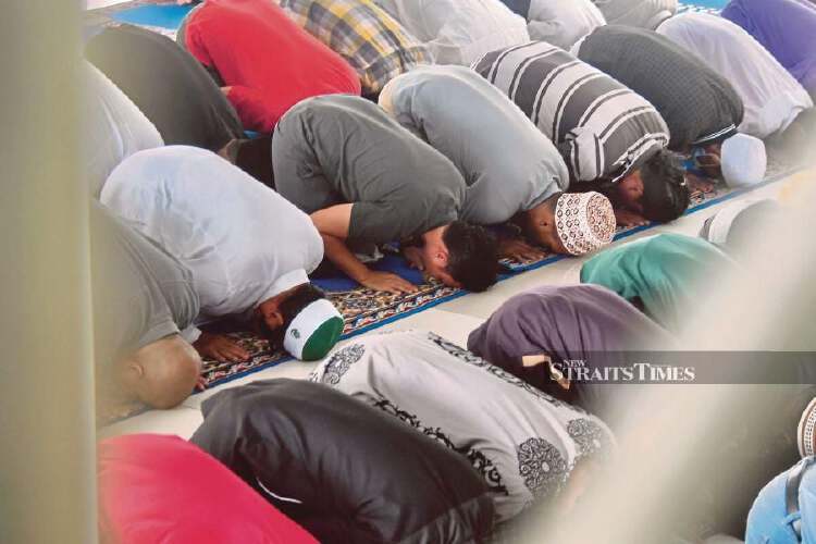 Johor to introduce sign language interpreters at Friday prayers for inclusivity | Nestia