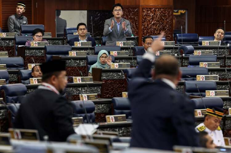 Dewan Rakyat in chaos as MP sparks controversy with 'DAP kafir' remark ...