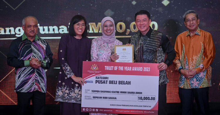 5单位 获最佳厕所奖 倪可敏冀出口智能马桶 | Nestia