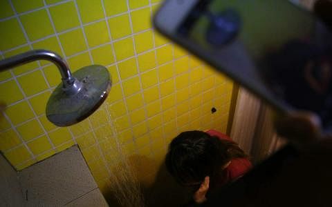 偷拍女子冲凉 男子判监39周 | Nestia