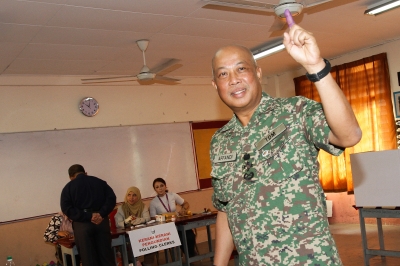 Former Defence Forces chief Raja Mohamed Affandi is BN’s candidate for ...