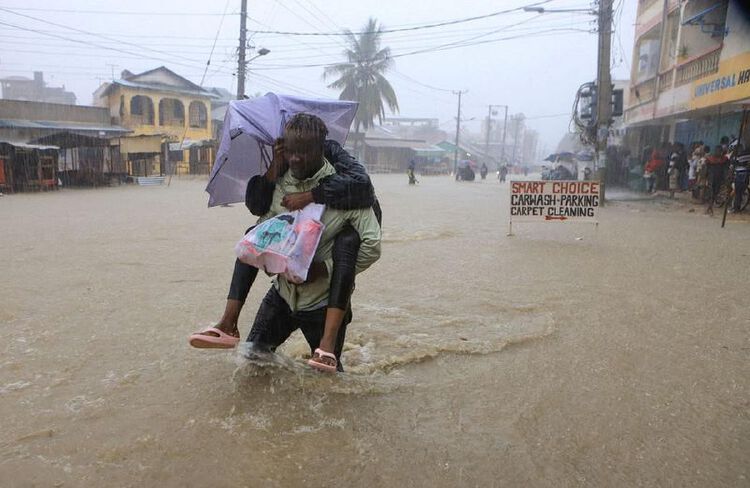 Bus passengers use rope to pull themselves to safety as floods hit ...