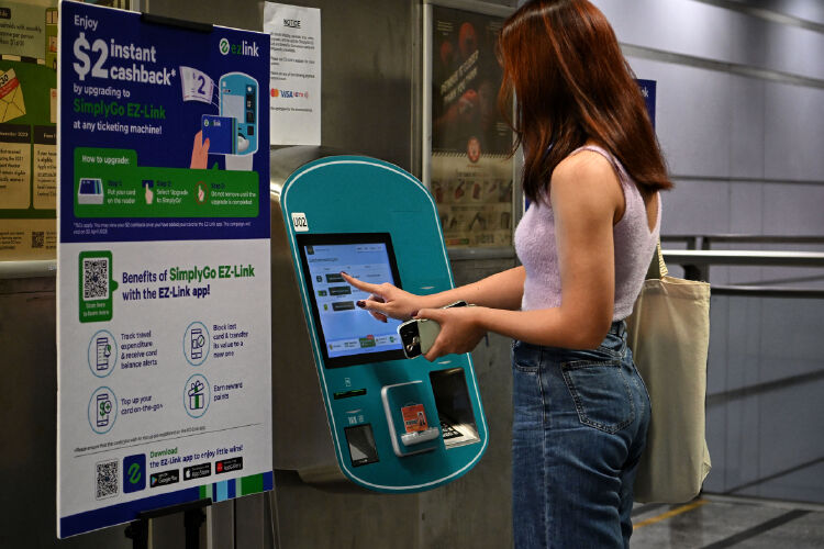 SimplyGo to replace older payment cards for adult public transport fares from June 1 | Nestia