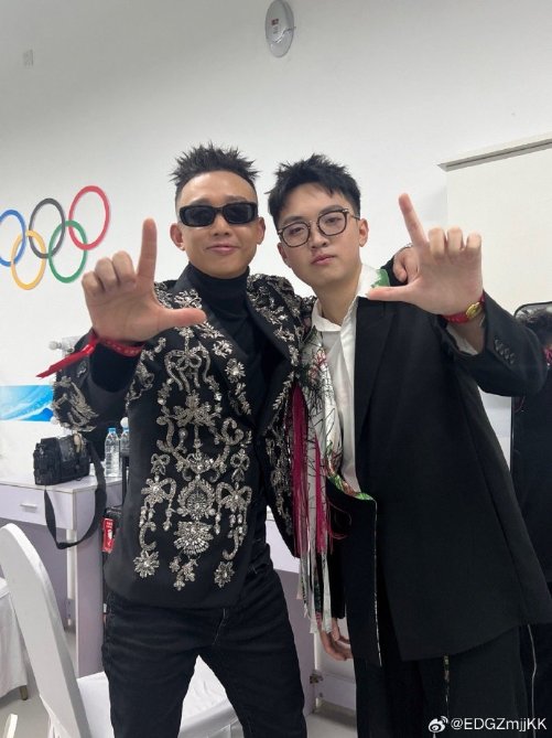 追星成功！EDG《无畏契约》选手康康晒出与GAI合影 | Nestia