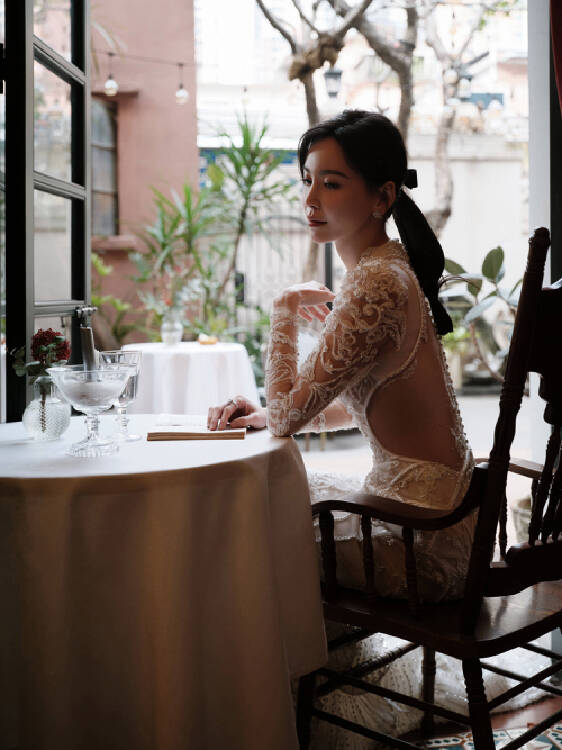 于文文蕾丝鱼尾裙秀纤纤细腰 曲线玲珑似人鱼公主 | Nestia