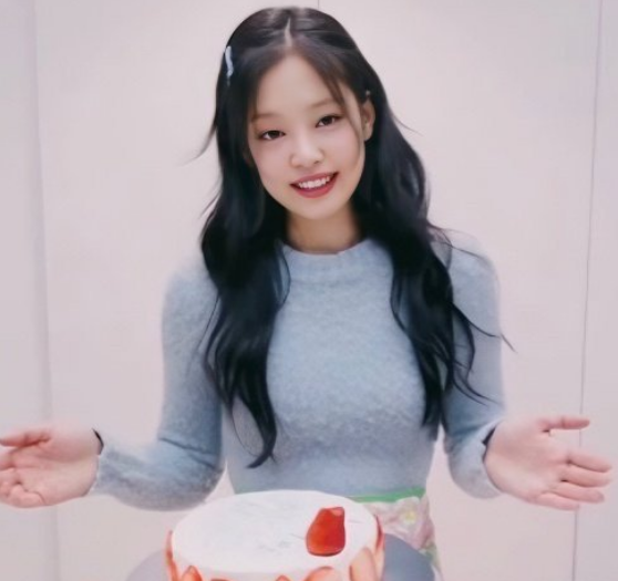 Jennie被曝与李柱延恋爱 两人疑似一起庆生 | Nestia