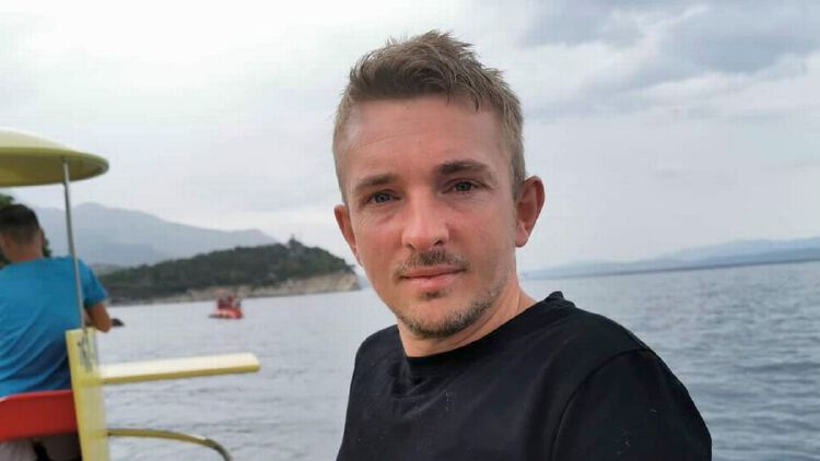 Amazing postman reunites families with relatives long lost war medals ...