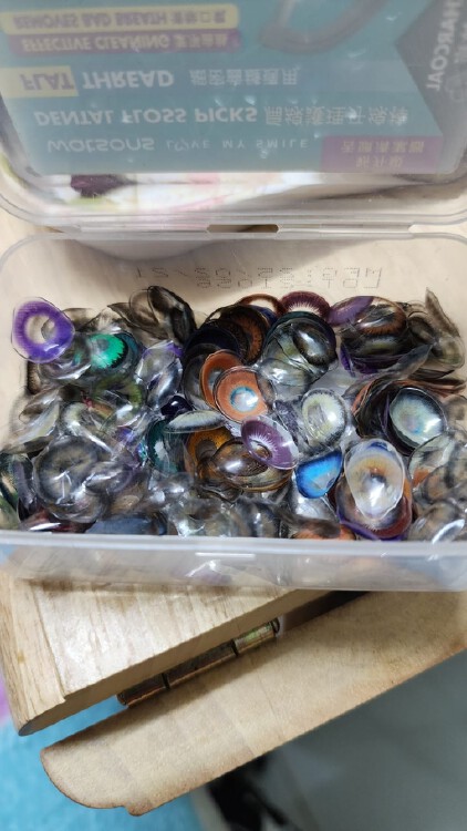 收集丈夫隐形眼镜10年 人妻储满一罐变身小夜灯 网民嘲：如储鼻屎｜Juicy叮 | Nestia