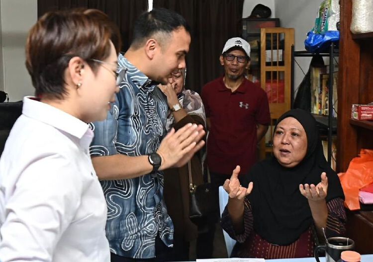 Anwar helps popular 90s singer Shima with medical expenses | Nestia