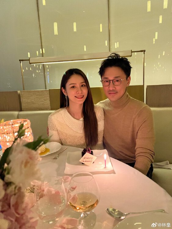 林峯妻被爆曾在KTV上班 女仆装性感照流出 | Nestia