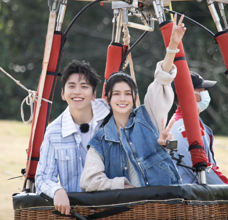 王大陆无缝衔接被指噼腿！曾自曝10段情史、湿吻已婚导演，他的过往震碎三观 | Nestia