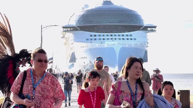 World's largest cruise docks in Mexico for the first time | Nestia