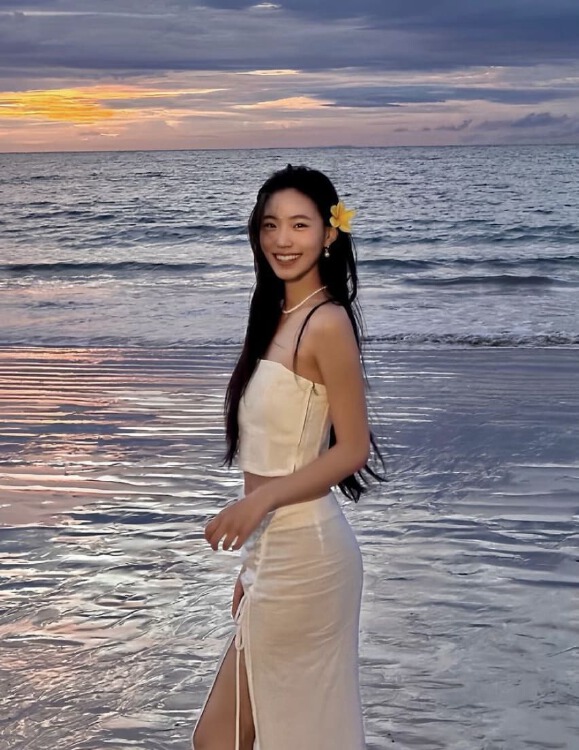 Dee Hsu’s 16-Year-Old Daughter Has Grown Up To Be A Total Stunner | Nestia