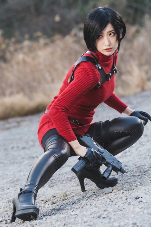 日本小姐姐COS《生化4》艾达王：旗袍黑丝超吸睛 | Nestia