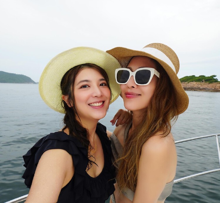 陈展鹏老婆单文柔罕泳装示人！黑色湿身诱惑Look玩水 「小猪比」向一物献吻萌爆 | Nestia