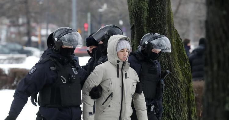 指纳瓦尔尼“猝死”·拒交遗体 俄罗斯打压悼念者拘400人 | Nestia