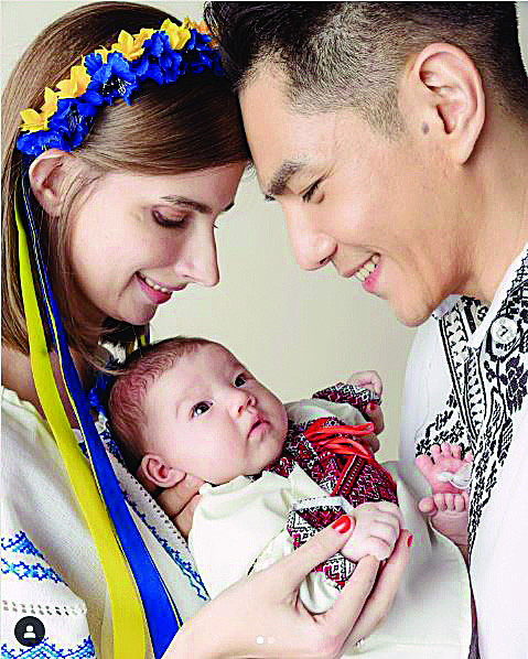 祖雄佳娜爱女“正面照公开” 超Q大眼萌翻网友 | Nestia