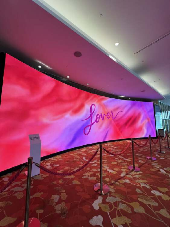 Taylor Swift Takes Over Marina Bay Sands: Watch the MBS Light and Water ...