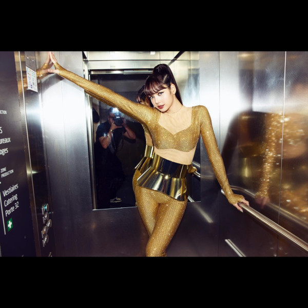 Taylor Swift、BLACKPINK Lisa世纪亲密合照！相差8岁却像两姊妹！ | Nestia