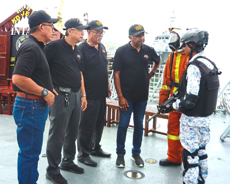 Remembering navy bonds forged as youths | Nestia