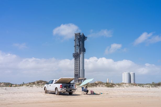 Elon Musk congratulates SpaceX calling Starship 'largest flying object ...