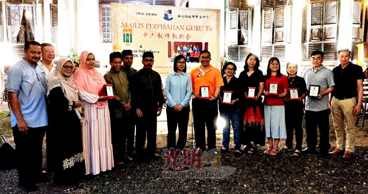 新民再无先修班 董家协送別7教师 | Nestia