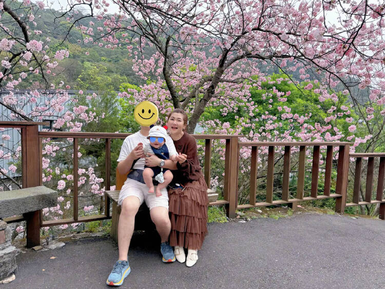 Selina晒一家三口出游照 透露六个月大儿子身高 | Nestia