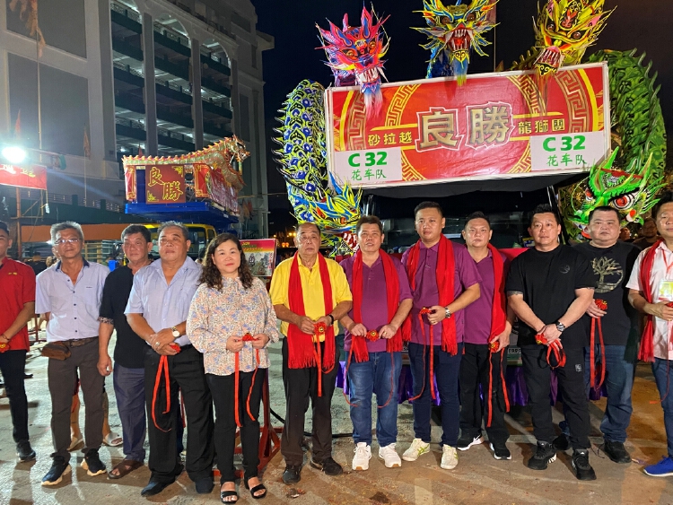 Fire Dragon parade at Kuching Wayang Street to gather 208 contingents ...