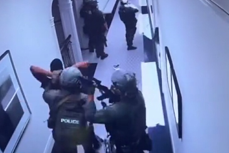 Moment FBI breach Diddy’s LA mansion and handcuff sons | Nestia