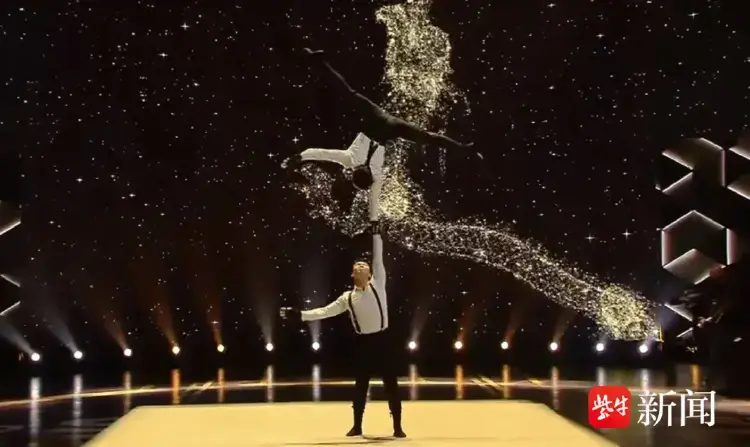 新的吉尼斯世界纪录！江苏杂技演员单手托举头顶30秒倒立旋转56圈 | Nestia