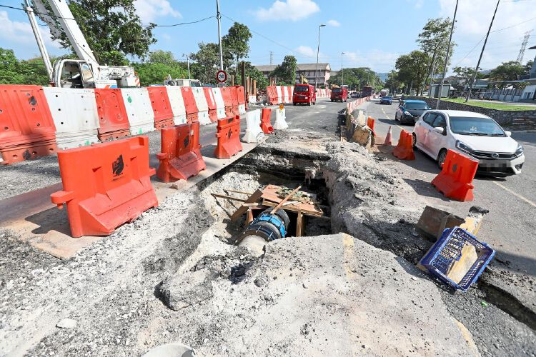Motorists fear gap along Jalan Sentul Pasar may widen | Nestia