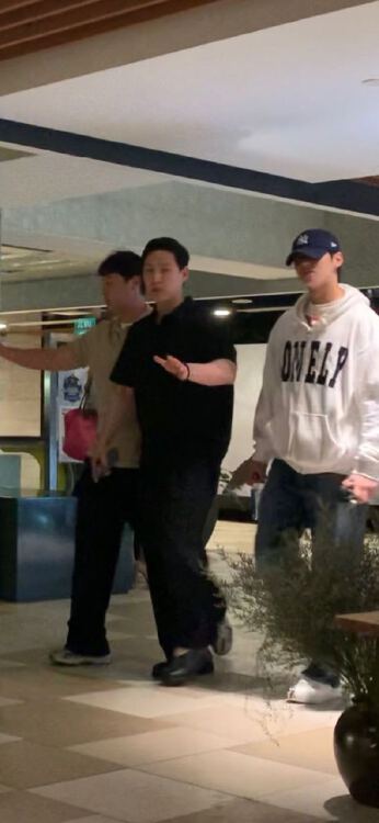 Cha Eun Woo Ate At A Korean Restaurant In Mandarin Gallery After His ...