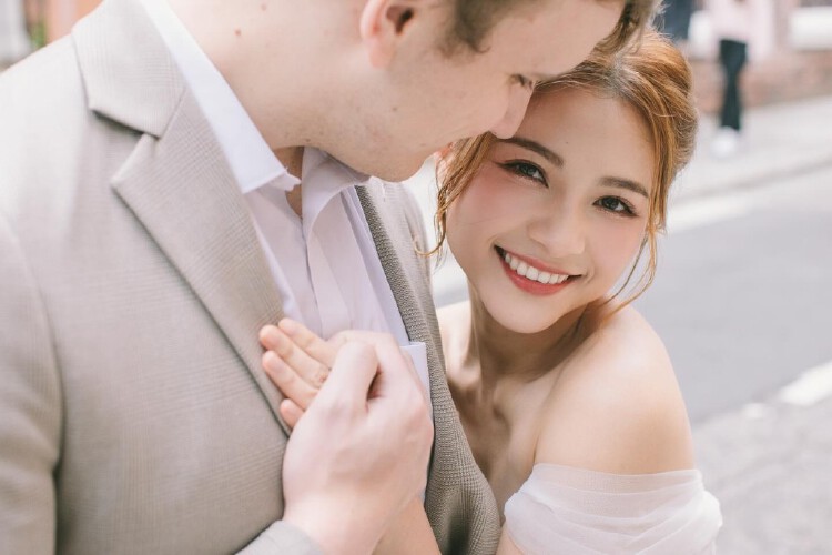 前主播余茵娜与外籍男友婚照流出 激罕晒Fit爆身材默认婚讯 姊妹团成员首曝光 | Nestia