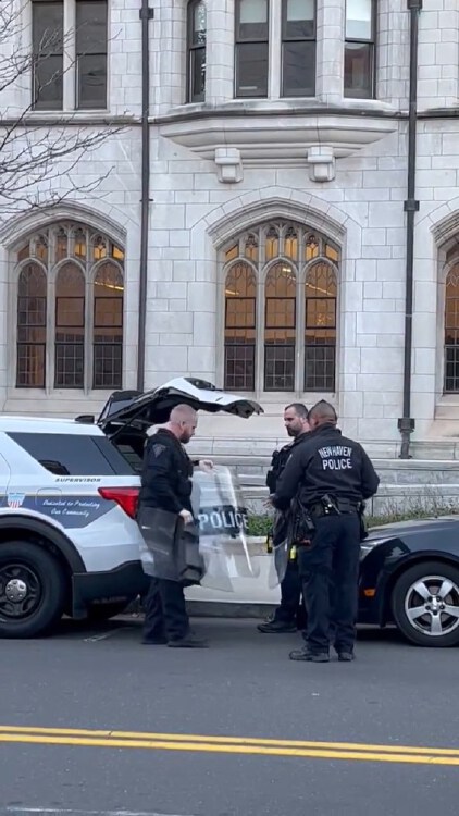 Police storm Yale University’s campus with riot gear as hundreds of ...