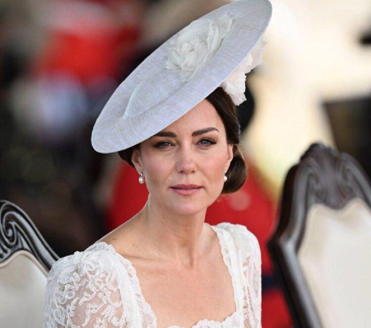 凯特王妃又P图？圣诞节木屋背景露馅，外媒视频被扒是去年存货 | Nestia