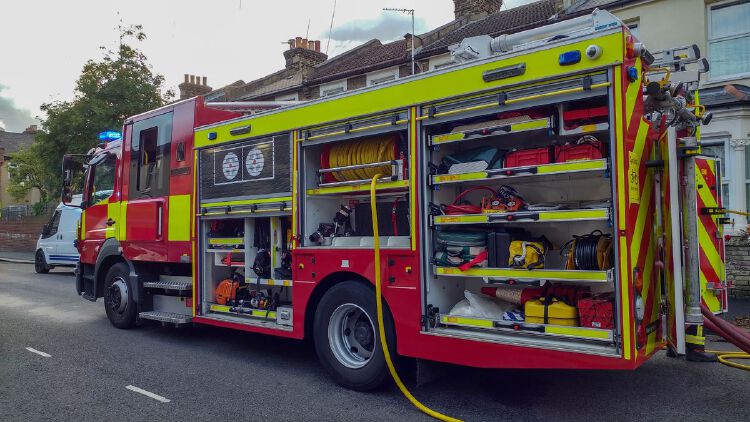 Exploding vape battery caused fire with 40 people evacuated from busy ...