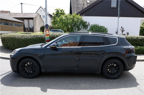 撞脸问界M9！保时捷卡宴纯电版谍照公布：2026年有望上市 | Nestia