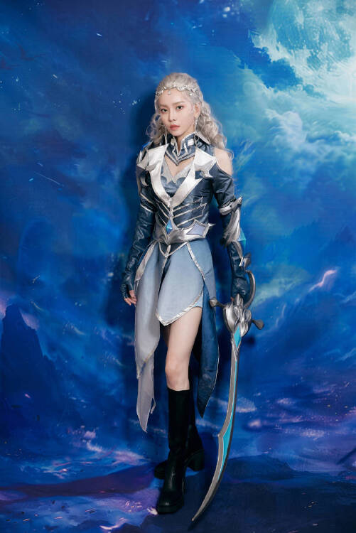 于文文cos露娜造型曝光 手持长刃化身女侠又美又飒 | Nestia