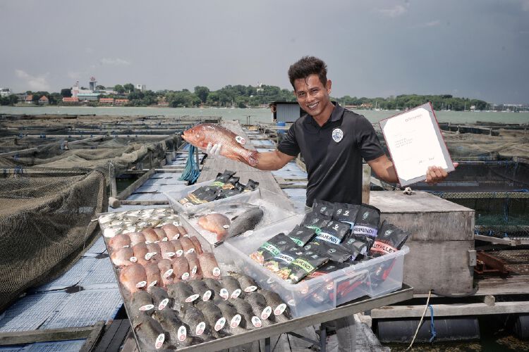39-year-old Myanmar-born fish farmer graduates with aquaculture diploma ...
