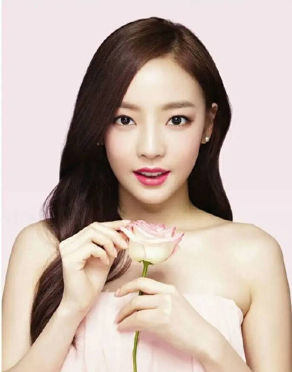 具荷拉曾在胜利事件里帮记者找线索 令事件获得突破性进展 | Nestia